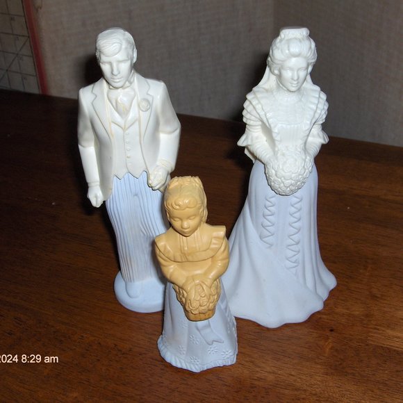 Avon | Accents | Avon Bride Groom And Flower Maiden Decanters | Poshmark
